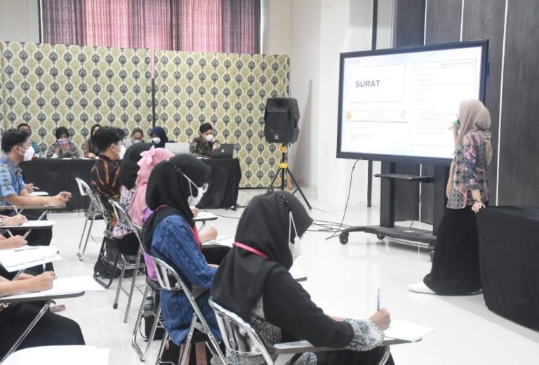 PEMBEKALAN DAN PELATIHAN DASAR PENGURUS MELALUI CARBON 2023 – BEM Farmasi Universitas Jember
